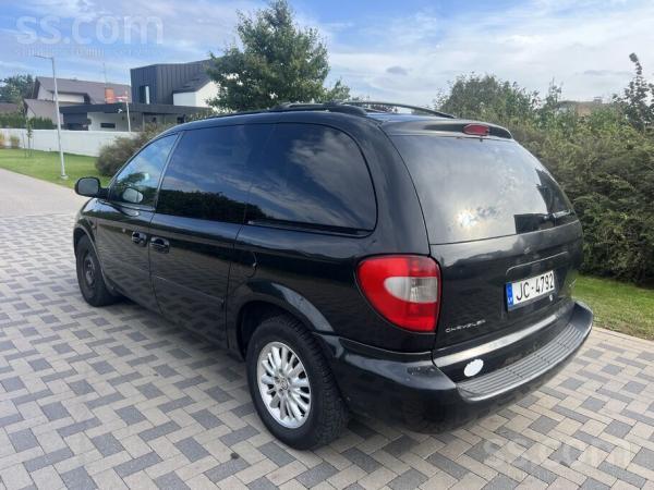 Chrysler Voyager 2007 in Riga on AUTOMOTO.COM.LV Black Chrysler Voyager 2007 in Riga, with an engine capacity of 2.80 L and mileage of 257 thousand km for 1299 €, photo 7 on AUTOMOTO.COM.LV