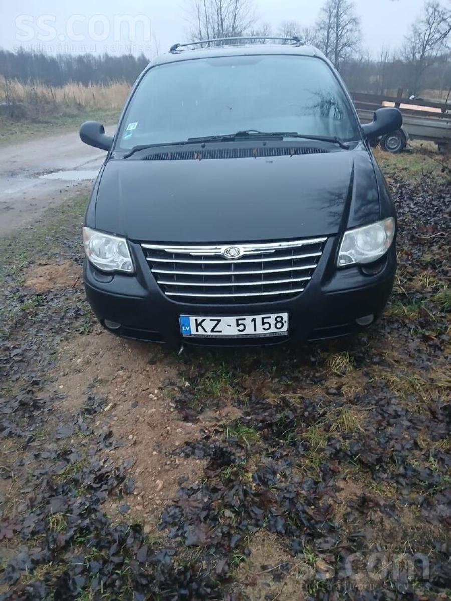 Black Chrysler Voyager 2008 in Daugavpils, with an engine capacity of 2.80 L and mileage of 270 thousand km for 600 €, photo 1 on AUTOMOTO.COM.LV