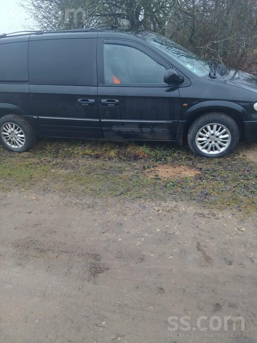 Black Chrysler Voyager 2008 in Daugavpils, with an engine capacity of 2.80 L and mileage of 270 thousand km for 600 €, photo 3 on AUTOMOTO.COM.LV