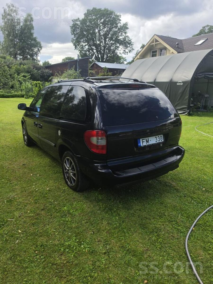 Black Chrysler Voyager 2008 in Jurmala, with an engine capacity of 2.80 L and mileage of 139 thousand km for 2680 €, photo 3 on AUTOMOTO.COM.LV