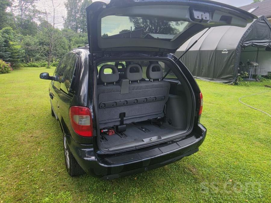 Black Chrysler Voyager 2008 in Jurmala, with an engine capacity of 2.80 L and mileage of 139 thousand km for 2680 €, photo 4 on AUTOMOTO.COM.LV