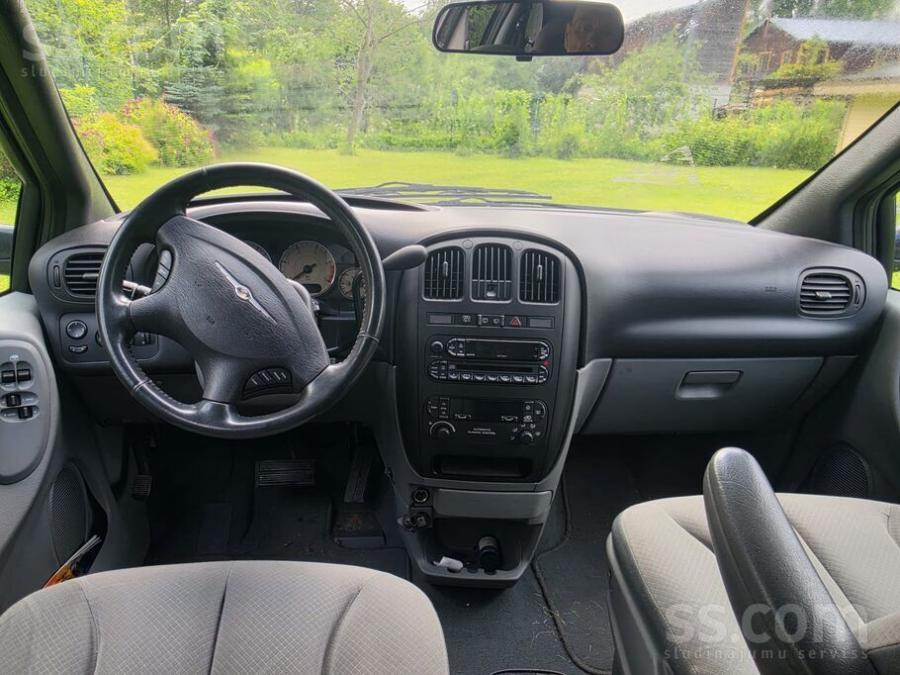 Black Chrysler Voyager 2008 in Jurmala, with an engine capacity of 2.80 L and mileage of 139 thousand km for 2680 €, photo 5 on AUTOMOTO.COM.LV