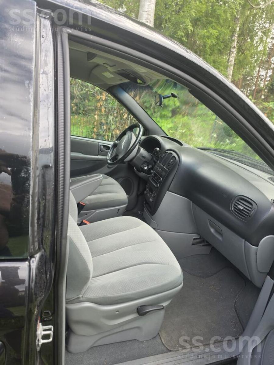 Black Chrysler Voyager 2008 in Jurmala, with an engine capacity of 2.80 L and mileage of 139 thousand km for 2680 €, photo 7 on AUTOMOTO.COM.LV