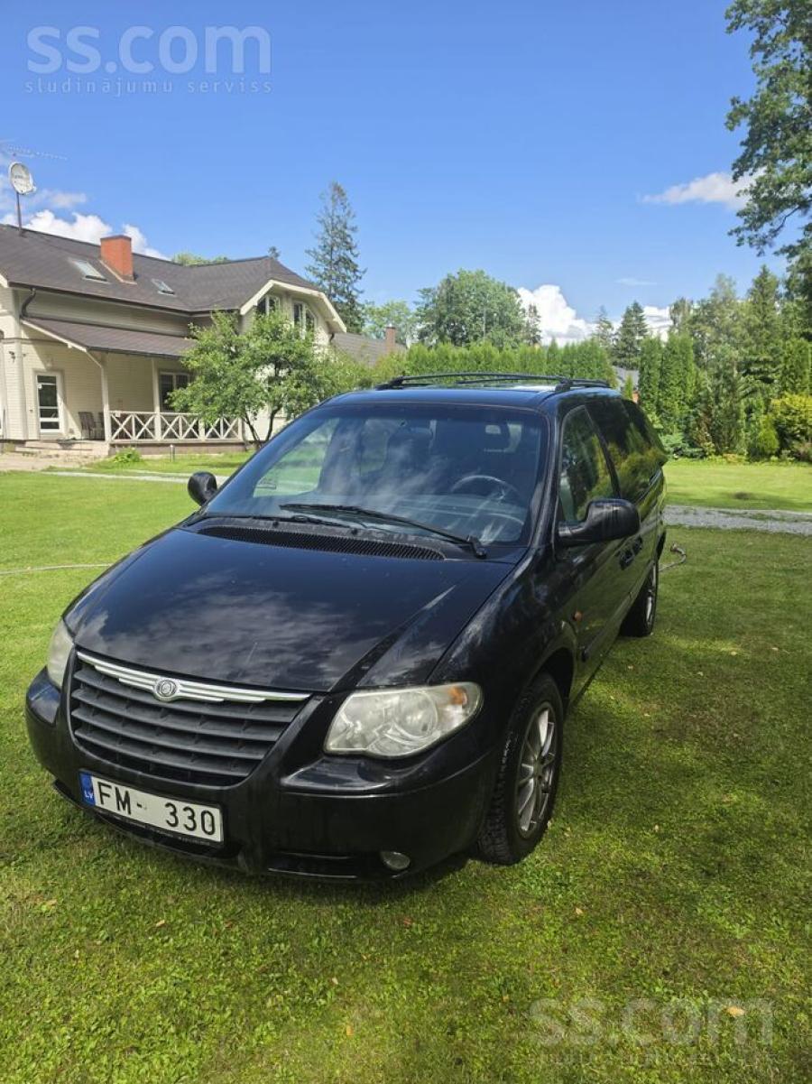 Black Chrysler Voyager 2008 in Jurmala, with an engine capacity of 2.80 L and mileage of 139 thousand km for 2680 €, photo 8 on AUTOMOTO.COM.LV