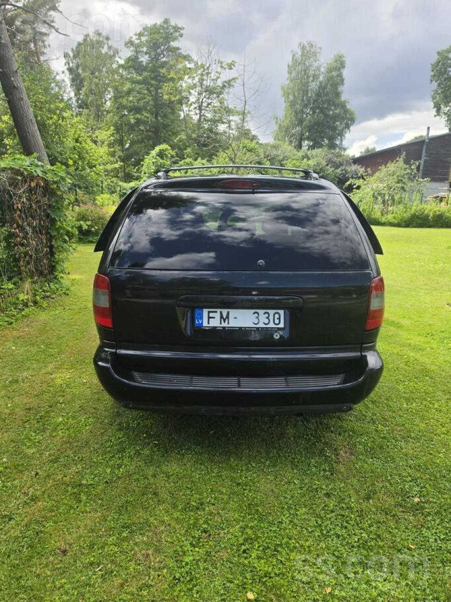 Black Chrysler Voyager 2008 in Jurmala, with an engine capacity of 2.80 L and mileage of 139 thousand km for 2680 €, photo 11 on AUTOMOTO.COM.LV