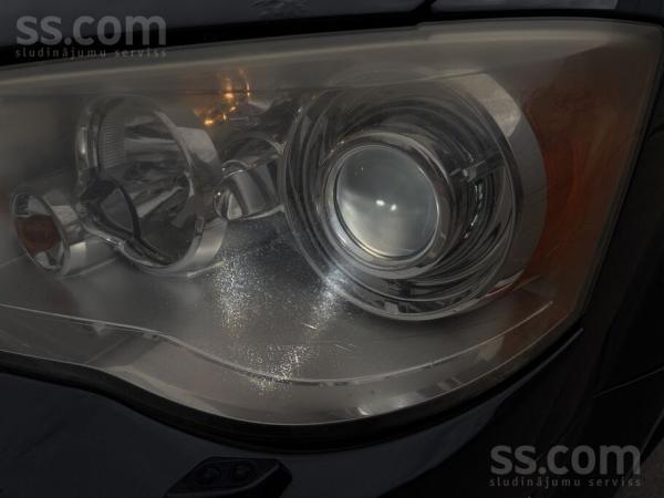 Black Chrysler Voyager 2011 in Riga, with an engine capacity of 2.80 L and mileage of 0 thousand km for 5990 €, photo 10 on AUTOMOTO.COM.LV