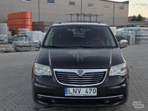 Black Chrysler Voyager 2014 in Silute, with an engine capacity of 2.80 L and mileage of 276 thousand km for 5900 €, photo 4 on AUTOMOTO.COM.LV