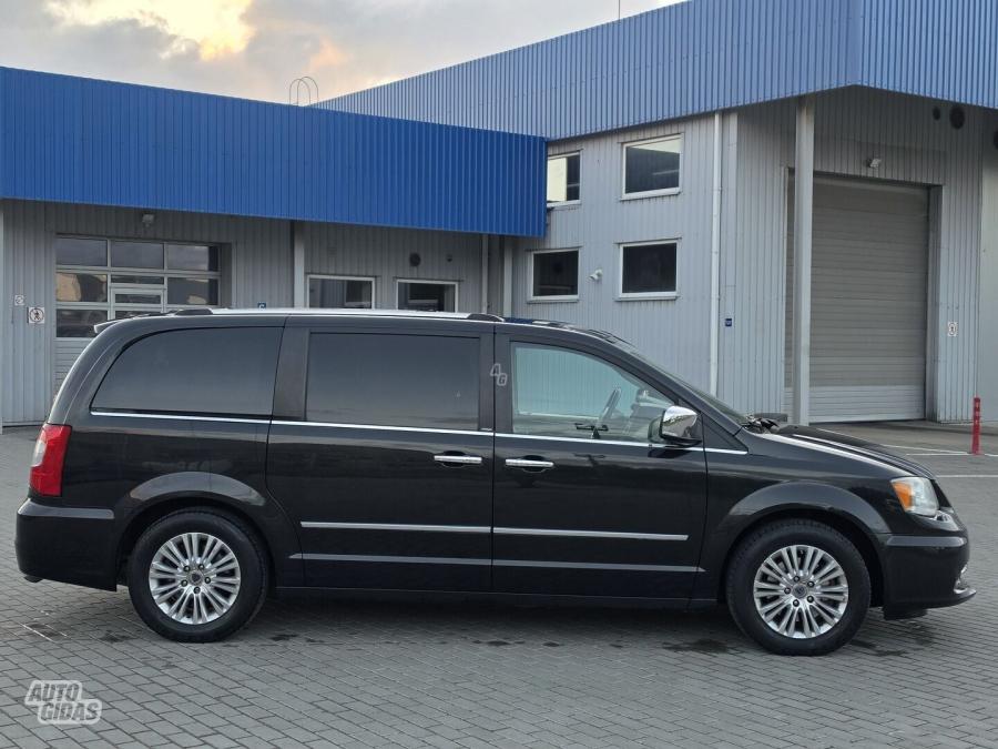 Black Chrysler Voyager 2014 in Silute, with an engine capacity of 2.80 L and mileage of 276 thousand km for 5900 €, photo 6 on AUTOMOTO.COM.LV