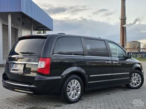 Black Chrysler Voyager 2014 in Silute, with an engine capacity of 2.80 L and mileage of 276 thousand km for 5900 €, photo 9 on AUTOMOTO.COM.LV