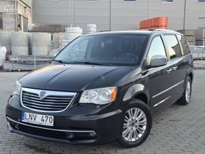 Black Chrysler Voyager 2014 in Silute, with an engine capacity of 2.80 L and mileage of 276 thousand km for 5900 €, photo 11 on AUTOMOTO.COM.LV