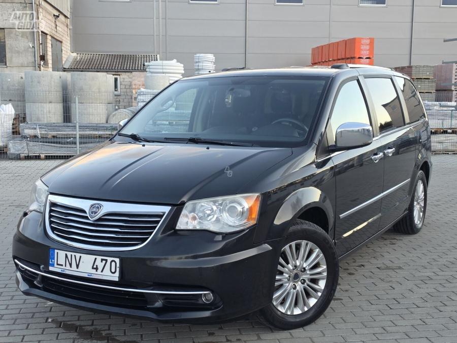 Black Chrysler Voyager 2014 in Silute, with an engine capacity of 2.80 L and mileage of 276 thousand km for 5900 €, photo 11 on AUTOMOTO.COM.LV