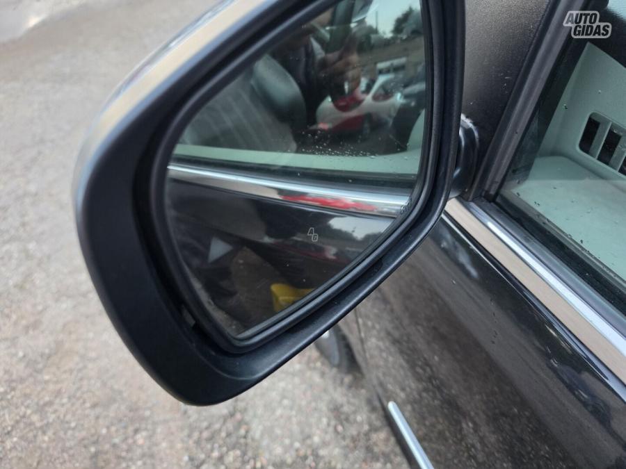 Black Chrysler Voyager 2014 in Silute, with an engine capacity of 2.80 L and mileage of 276 thousand km for 5900 €, photo 13 on AUTOMOTO.COM.LV