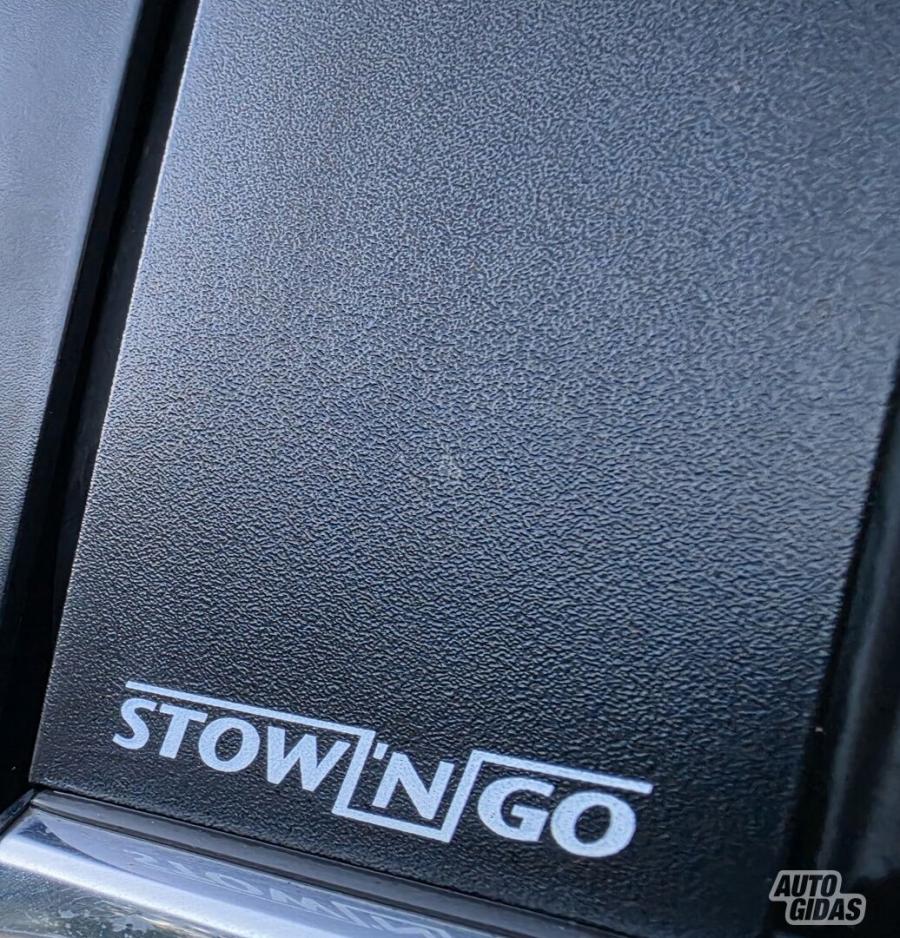 Black Chrysler Voyager 2014 in Silute, with an engine capacity of 2.80 L and mileage of 276 thousand km for 5900 €, photo 14 on AUTOMOTO.COM.LV