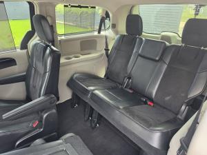 Black Chrysler Voyager 2014 in Silute, with an engine capacity of 2.80 L and mileage of 276 thousand km for 5900 €, photo 17 on AUTOMOTO.COM.LV