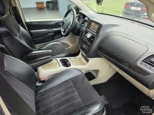 Black Chrysler Voyager 2014 in Silute, with an engine capacity of 2.80 L and mileage of 276 thousand km for 5900 €, photo 19 on AUTOMOTO.COM.LV