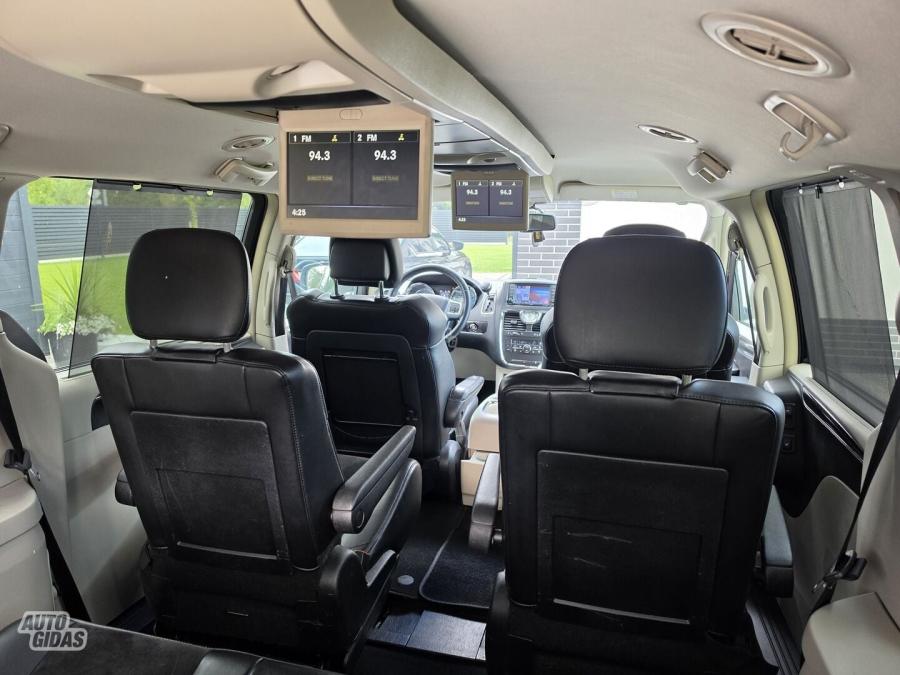 Black Chrysler Voyager 2014 in Silute, with an engine capacity of 2.80 L and mileage of 276 thousand km for 5900 €, photo 20 on AUTOMOTO.COM.LV