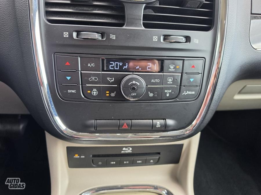 Black Chrysler Voyager 2014 in Silute, with an engine capacity of 2.80 L and mileage of 276 thousand km for 5900 €, photo 29 on AUTOMOTO.COM.LV