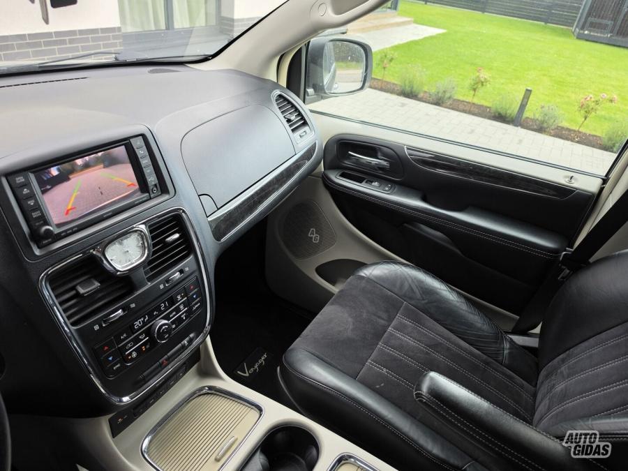 Black Chrysler Voyager 2014 in Silute, with an engine capacity of 2.80 L and mileage of 276 thousand km for 5900 €, photo 32 on AUTOMOTO.COM.LV