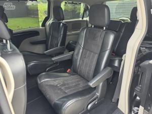 Black Chrysler Voyager 2014 in Silute, with an engine capacity of 2.80 L and mileage of 276 thousand km for 5900 €, photo 33 on AUTOMOTO.COM.LV