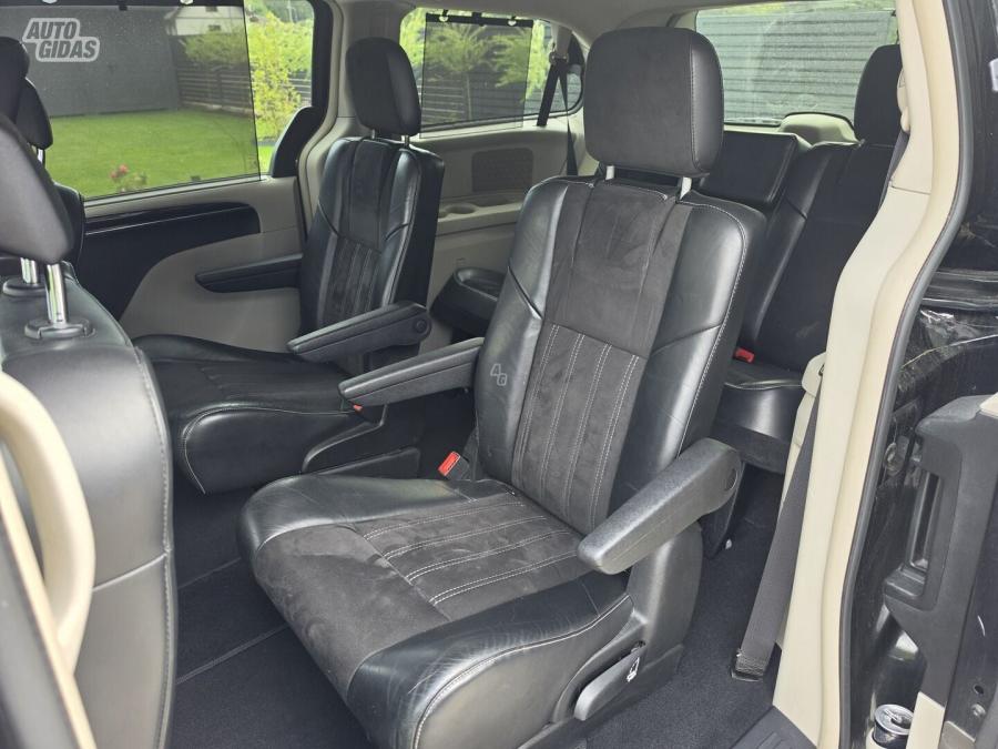 Black Chrysler Voyager 2014 in Silute, with an engine capacity of 2.80 L and mileage of 276 thousand km for 5900 €, photo 33 on AUTOMOTO.COM.LV