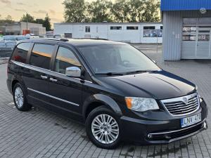 Melns Chrysler Voyager 2014 Šilutė, ar dzinēja tilpumu 2.80 L un nobraukumu 276 tūkst. km par 5900 €, foto  vietnē AUTOMOTO.COM.LV