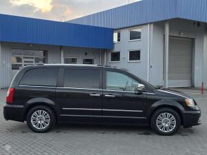 Black Chrysler Voyager 2014 in Silute, with an engine capacity of 2.80 L and mileage of 276 thousand km for 5900 €, photo 6 on AUTOMOTO.COM.LV