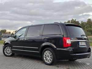 Black Chrysler Voyager 2014 in Silute, with an engine capacity of 2.80 L and mileage of 276 thousand km for 5900 €, photo 7 on AUTOMOTO.COM.LV