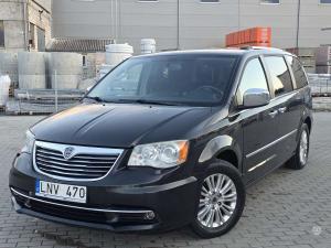 Black Chrysler Voyager 2014 in Silute, with an engine capacity of 2.80 L and mileage of 276 thousand km for 5900 €, photo 11 on AUTOMOTO.COM.LV