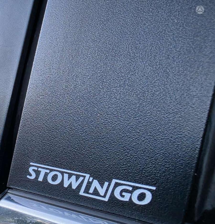 Black Chrysler Voyager 2014 in Silute, with an engine capacity of 2.80 L and mileage of 276 thousand km for 5900 €, photo 13 on AUTOMOTO.COM.LV