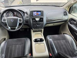 Black Chrysler Voyager 2014 in Silute, with an engine capacity of 2.80 L and mileage of 276 thousand km for 5900 €, photo 24 on AUTOMOTO.COM.LV