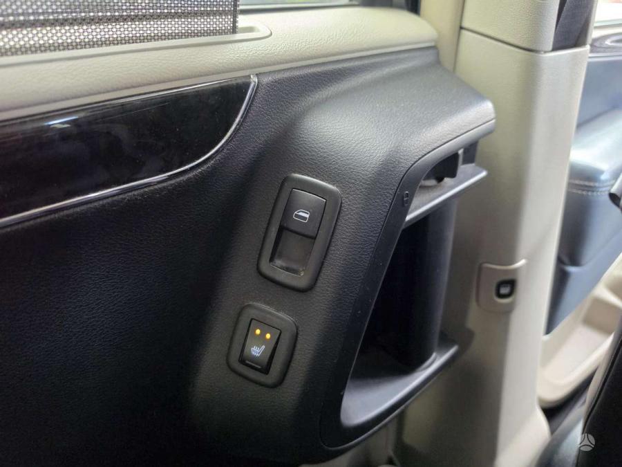 Black Chrysler Voyager 2014 in Silute, with an engine capacity of 2.80 L and mileage of 276 thousand km for 5900 €, photo 25 on AUTOMOTO.COM.LV
