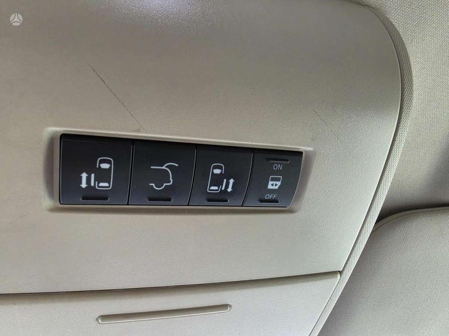 Black Chrysler Voyager 2014 in Silute, with an engine capacity of 2.80 L and mileage of 276 thousand km for 5900 €, photo 29 on AUTOMOTO.COM.LV