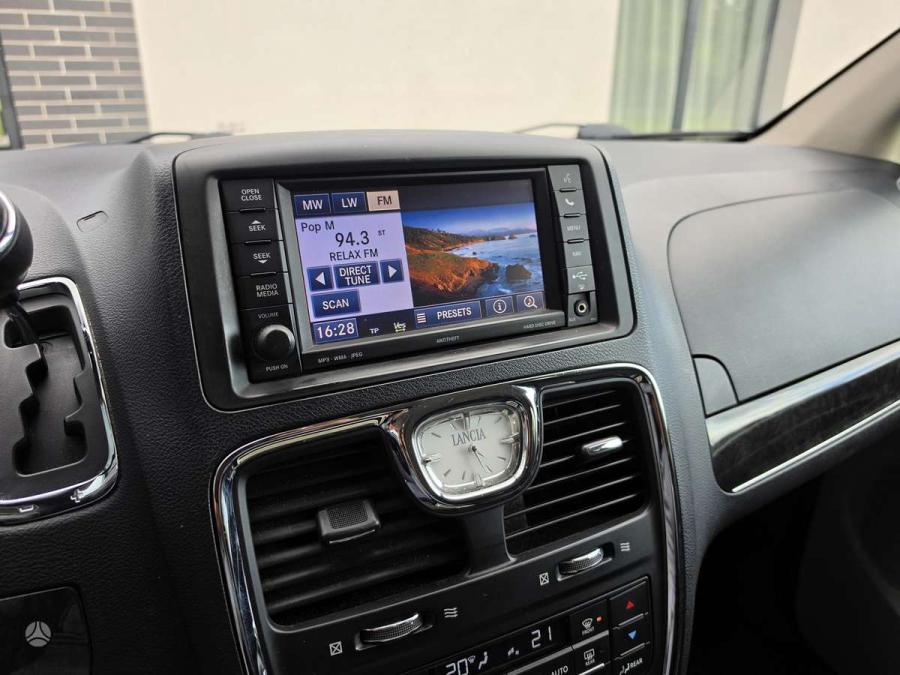 Black Chrysler Voyager 2014 in Silute, with an engine capacity of 2.80 L and mileage of 276 thousand km for 5900 €, photo 30 on AUTOMOTO.COM.LV