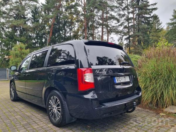Chrysler Voyager 2014 in Jurmala on AUTOMOTO.COM.LV Black Chrysler Voyager 2014 in Jurmala, with an engine capacity of 2.80 L and mileage of 144 thousand km for 16500 €, photo 3 on AUTOMOTO.COM.LV