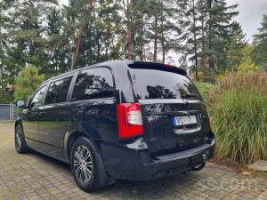 Black Chrysler Voyager 2014 in Jurmala, with an engine capacity of 2.80 L and mileage of 144 thousand km for 16500 €, photo 3 on AUTOMOTO.COM.LV