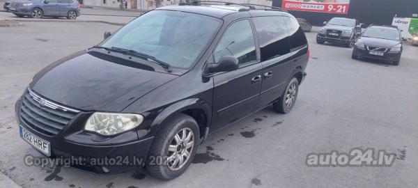 Melns Chrysler Voyager 2004 Tallina, ar dzinēja tilpumu 2.80 L un nobraukumu 298 tūkst. km par 1599 €, foto 1 vietnē AUTOMOTO.COM.LV