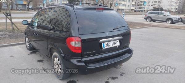 Melns Chrysler Voyager 2004 Tallina, ar dzinēja tilpumu 2.80 L un nobraukumu 298 tūkst. km par 1599 €, foto 4 vietnē AUTOMOTO.COM.LV