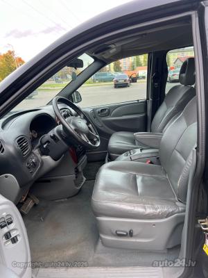 Melns Chrysler Voyager 2005 Narva, ar dzinēja tilpumu 2.80 L un nobraukumu 283 tūkst. km par 1499 €, foto 9 vietnē AUTOMOTO.COM.LV