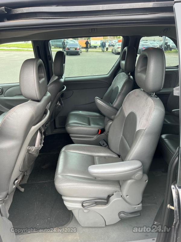 Melns Chrysler Voyager 2005 Narva, ar dzinēja tilpumu 2.80 L un nobraukumu 283 tūkst. km par 1499 €, foto 10 vietnē AUTOMOTO.COM.LV