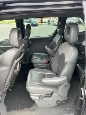 Melns Chrysler Voyager 2005 Narva, ar dzinēja tilpumu 2.80 L un nobraukumu 283 tūkst. km par 1499 €, foto 10 vietnē AUTOMOTO.COM.LV