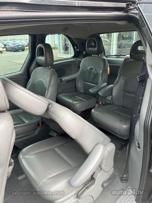Melns Chrysler Voyager 2005 Narva, ar dzinēja tilpumu 2.80 L un nobraukumu 283 tūkst. km par 1499 €, foto 13 vietnē AUTOMOTO.COM.LV