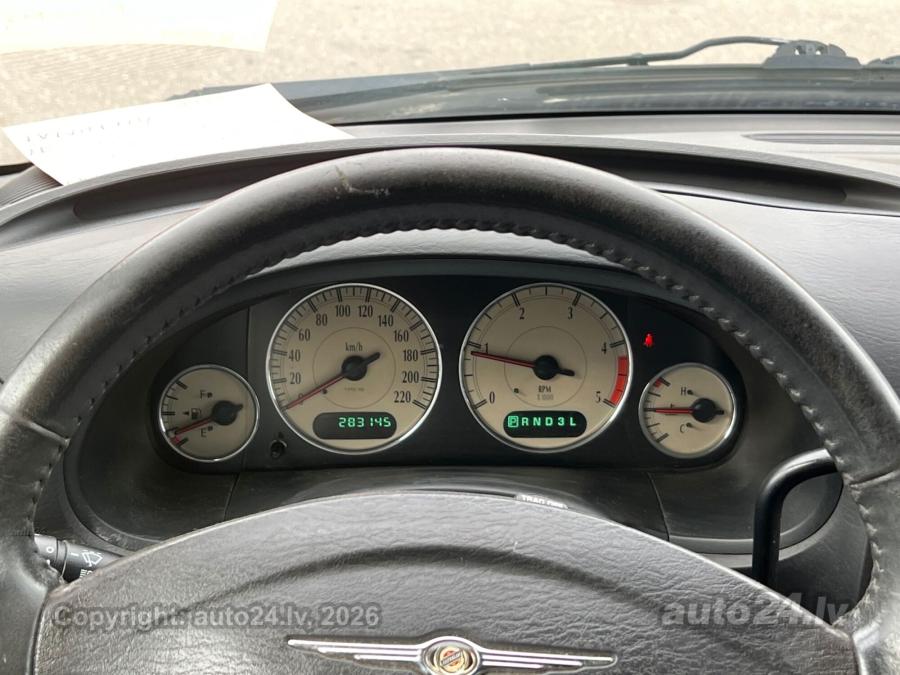 Melns Chrysler Voyager 2005 Narva, ar dzinēja tilpumu 2.80 L un nobraukumu 283 tūkst. km par 1499 €, foto 14 vietnē AUTOMOTO.COM.LV