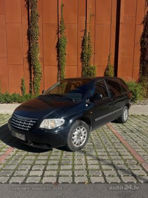 Melns Chrysler Voyager 2006 Tallina, ar dzinēja tilpumu 2.80 L un nobraukumu 317 tūkst. km par 1699 €, foto  vietnē AUTOMOTO.COM.LV