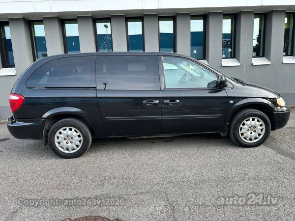 Melns Chrysler Voyager 2007 Tallina, ar dzinēja tilpumu 3.30 L un nobraukumu 139 tūkst. km par 1499 €, foto 5 vietnē AUTOMOTO.COM.LV