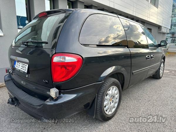 Melns Chrysler Voyager 2007 Tallina, ar dzinēja tilpumu 3.30 L un nobraukumu 139 tūkst. km par 1499 €, foto 8 vietnē AUTOMOTO.COM.LV