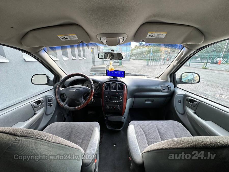 Black Chrysler Voyager 2007 in Tallinn, with an engine capacity of 3.30 L and mileage of 139 thousand km for 1499 €, photo 10 on AUTOMOTO.COM.LV
