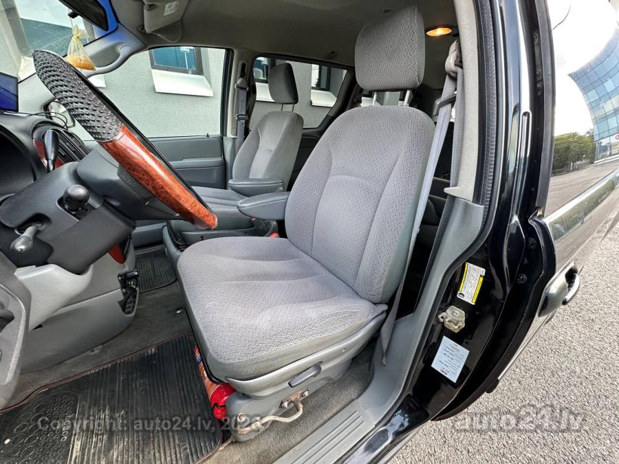 Black Chrysler Voyager 2007 in Tallinn, with an engine capacity of 3.30 L and mileage of 139 thousand km for 1499 €, photo 15 on AUTOMOTO.COM.LV