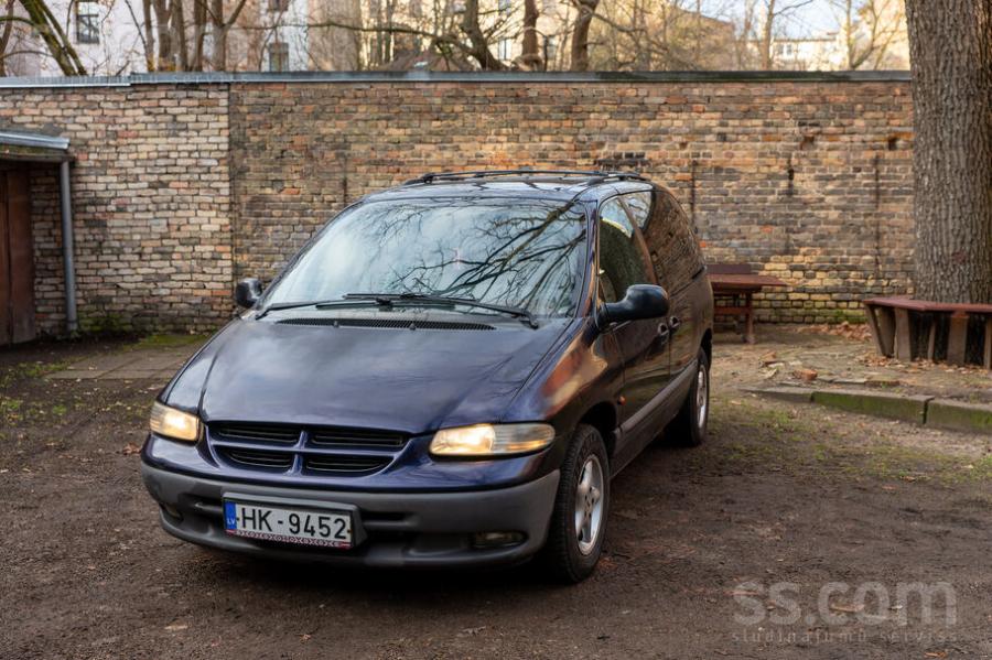 Zils Chrysler Voyager 1997 Rīga, ar dzinēja tilpumu 3.30 L un nobraukumu 427 tūkst. km par 1500 €, foto 1 vietnē AUTOMOTO.COM.LV
