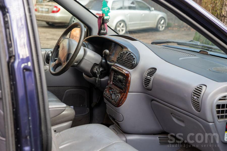 Zils Chrysler Voyager 1997 Rīga, ar dzinēja tilpumu 3.30 L un nobraukumu 427 tūkst. km par 1500 €, foto 5 vietnē AUTOMOTO.COM.LV