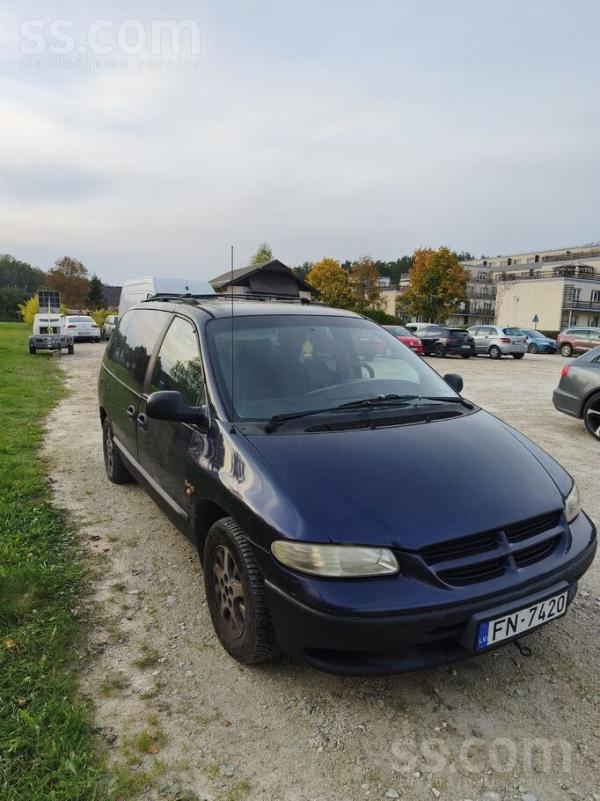 Blue Chrysler Voyager 1999 in Riga, with an engine capacity of 2.50 L and mileage of 343 thousand km for 880 €, photo 3 on AUTOMOTO.COM.LV